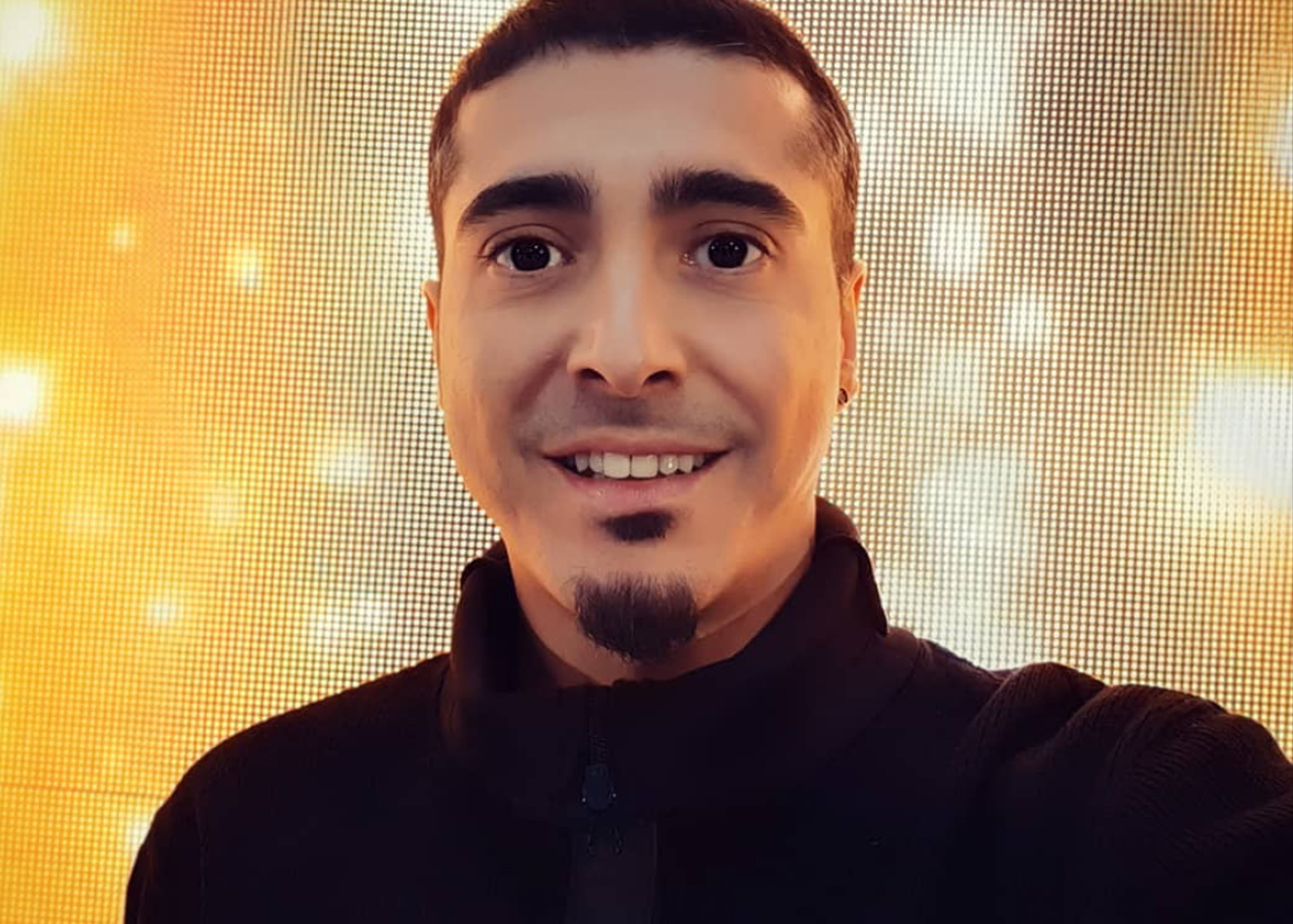 Ferman Akgül canlı yayında şarkı yapıyor | Dergy | Müzik · Sinema ...