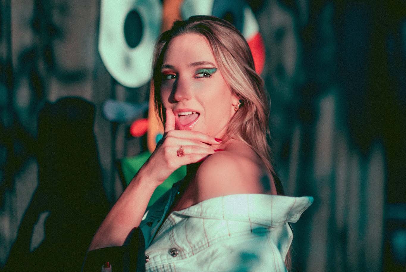 Melis Yelman'dan "Ateş Çemberi" yayında | Dergy | Müzik · Sinema ...