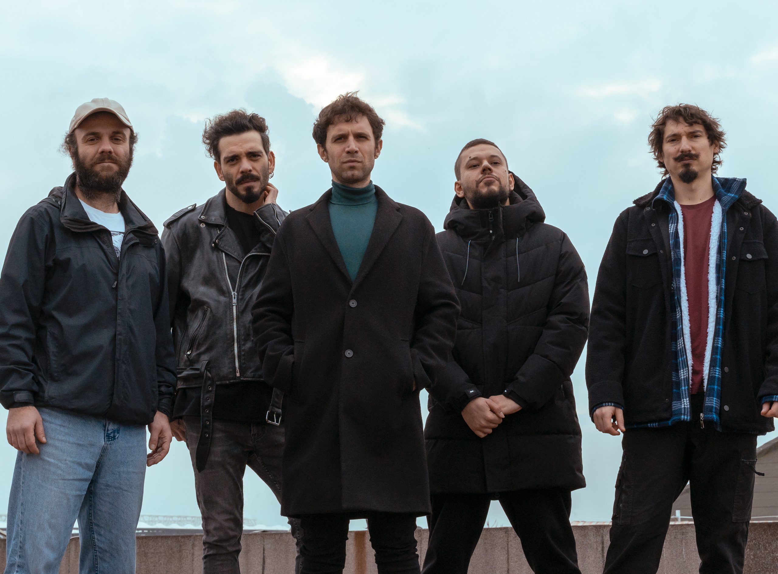 Adamlar’ın yeni EP’sinden ilgi çekici video: ‘Hayret’ | Dergy | Müzik ...